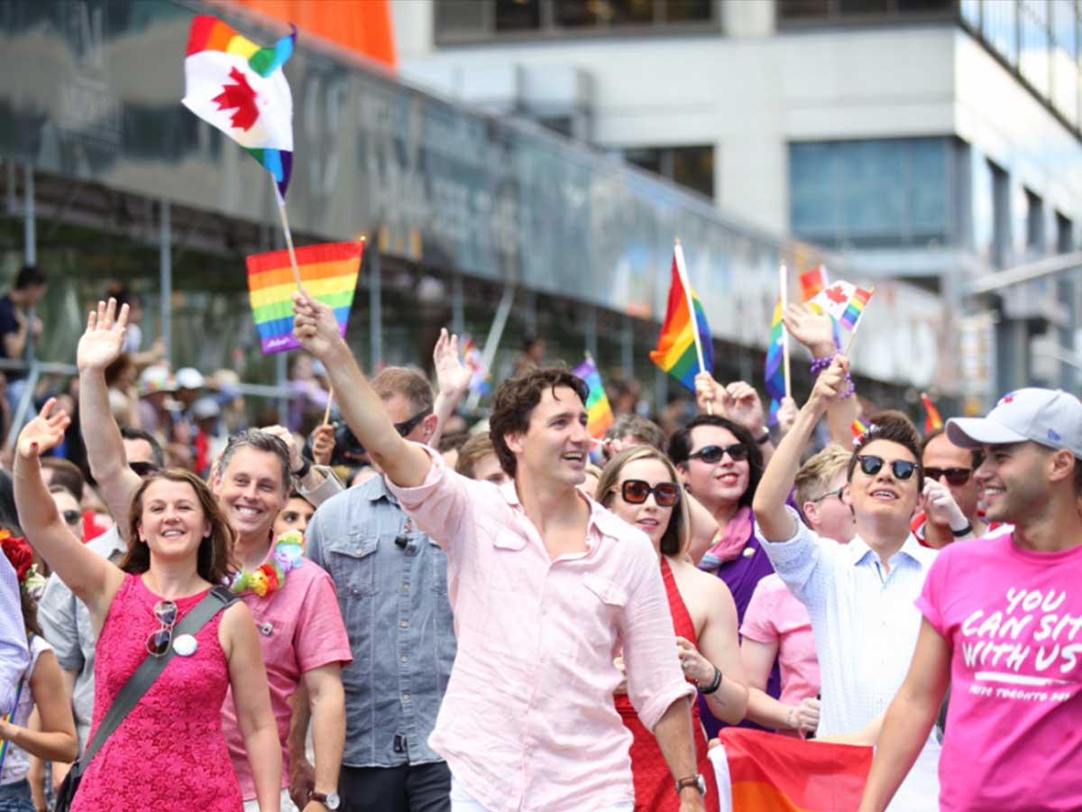 Justin Trudeau défile à la Marche des fiertés LGBT de Toronto