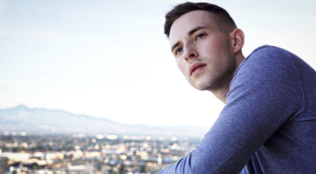 "The Promise" : Adam Rippon à l'honneur du nouveau clip de Superfruit ...