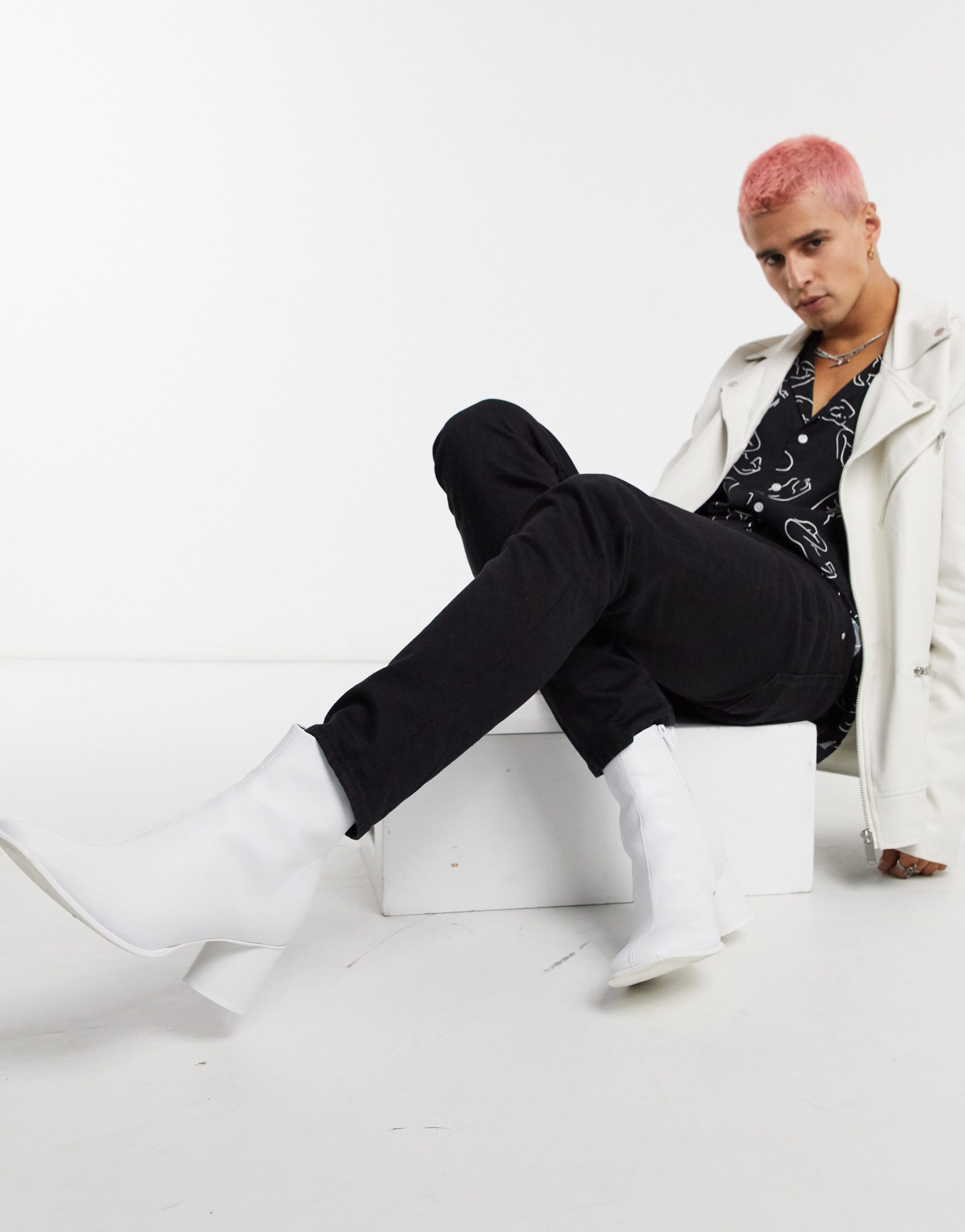 Les hommes se mettent enfin aux talons hauts - têtu·