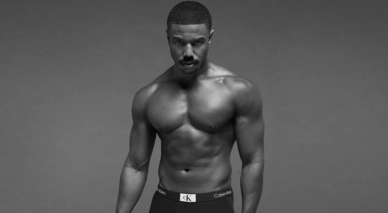 Michael B. Jordan sort les muscles pour Calvin Klein