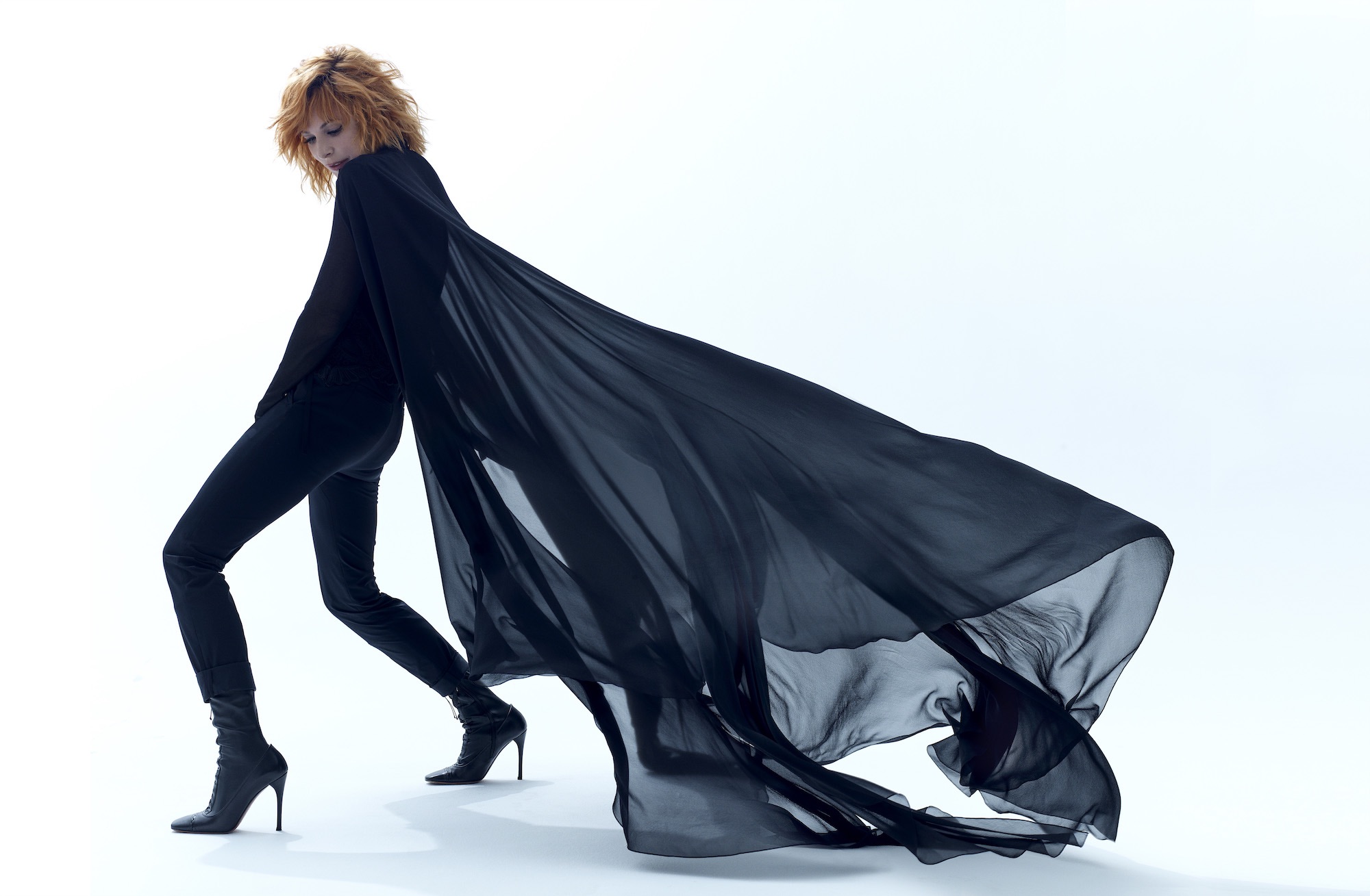 Mylène Farmer fête ses 63 ans : 5 covers qui vont vous mettre "chaos"